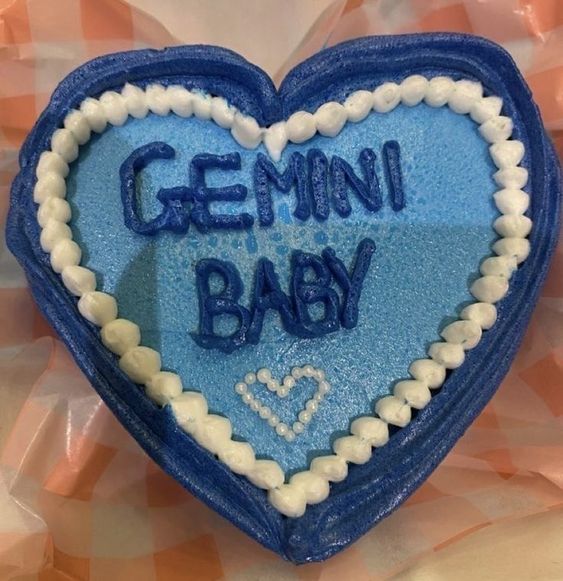 How to choose a special gift for a Gemini: tips and ideas – Flower Boom ...